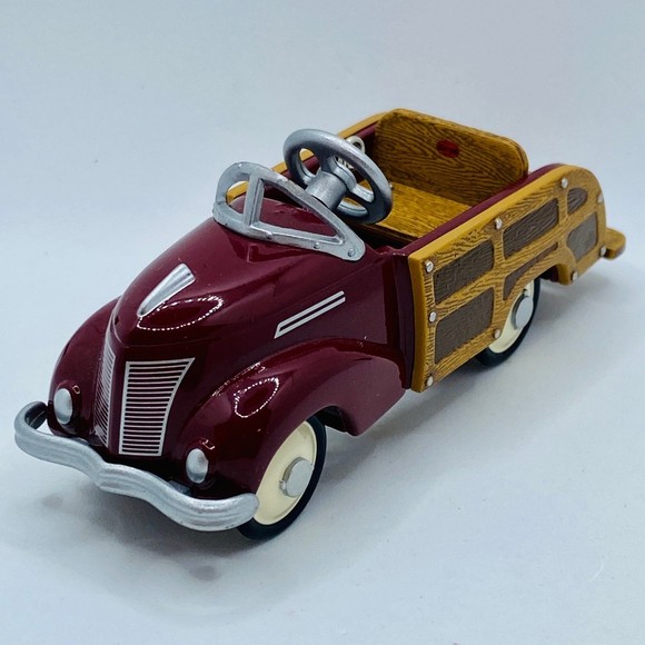 Holiday | 1999 Hallmark Keepsake Ornament 1939 Garton Ford Station ...